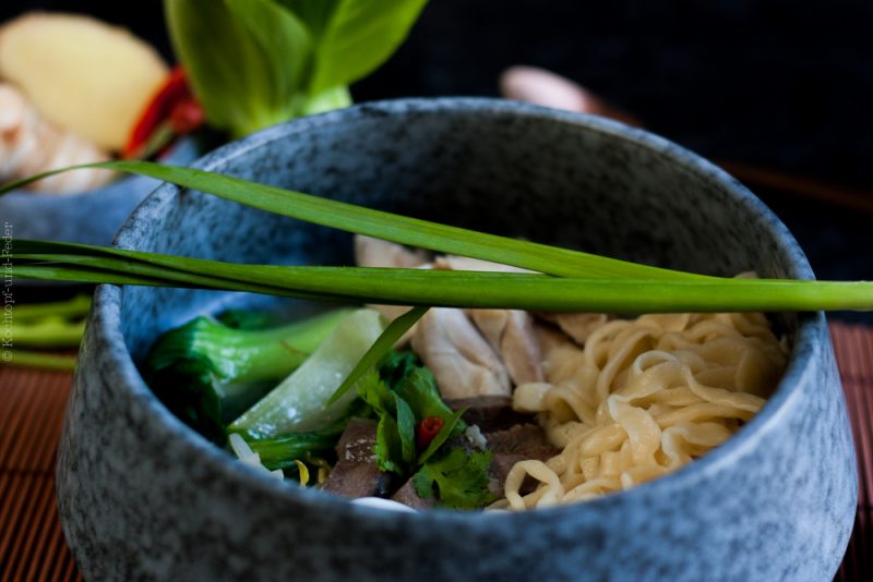 Ramen mit Rindfleisch - Die Ladenhüterin Kochtopf und Feder